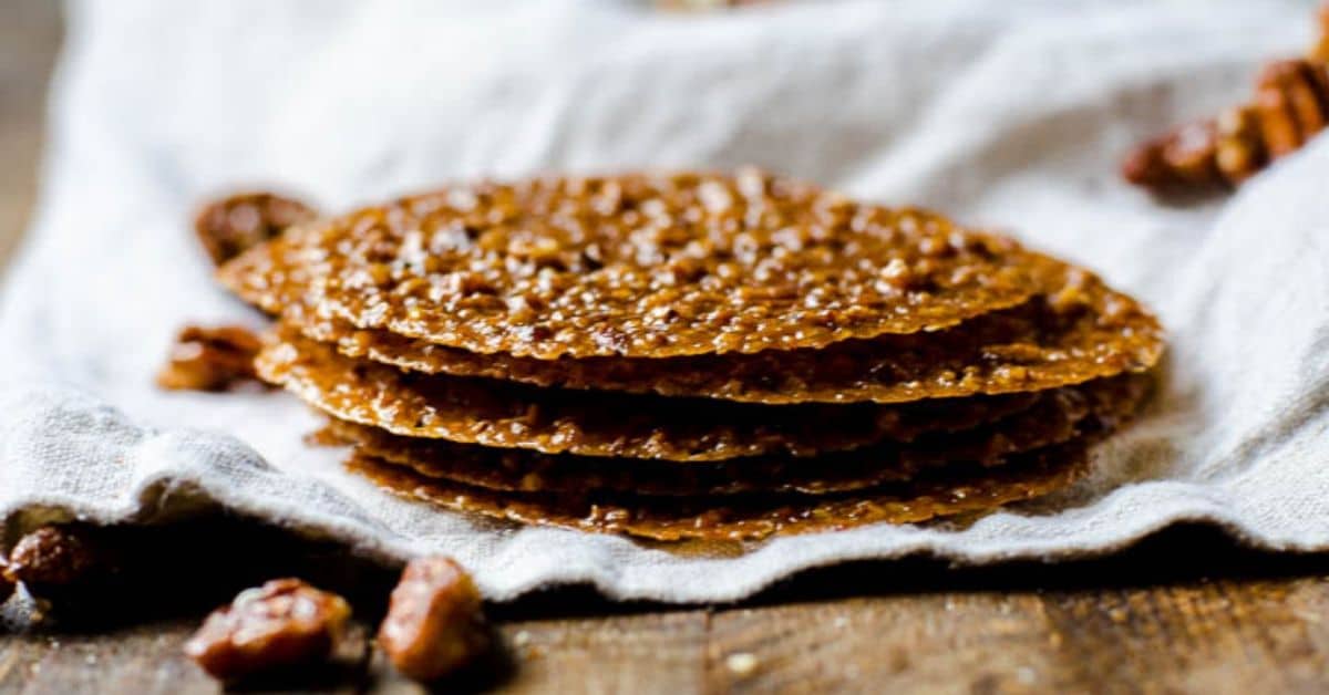 Sweet and Spicy Candied Pecan Lace Cookies | #ChristmasCookies Week